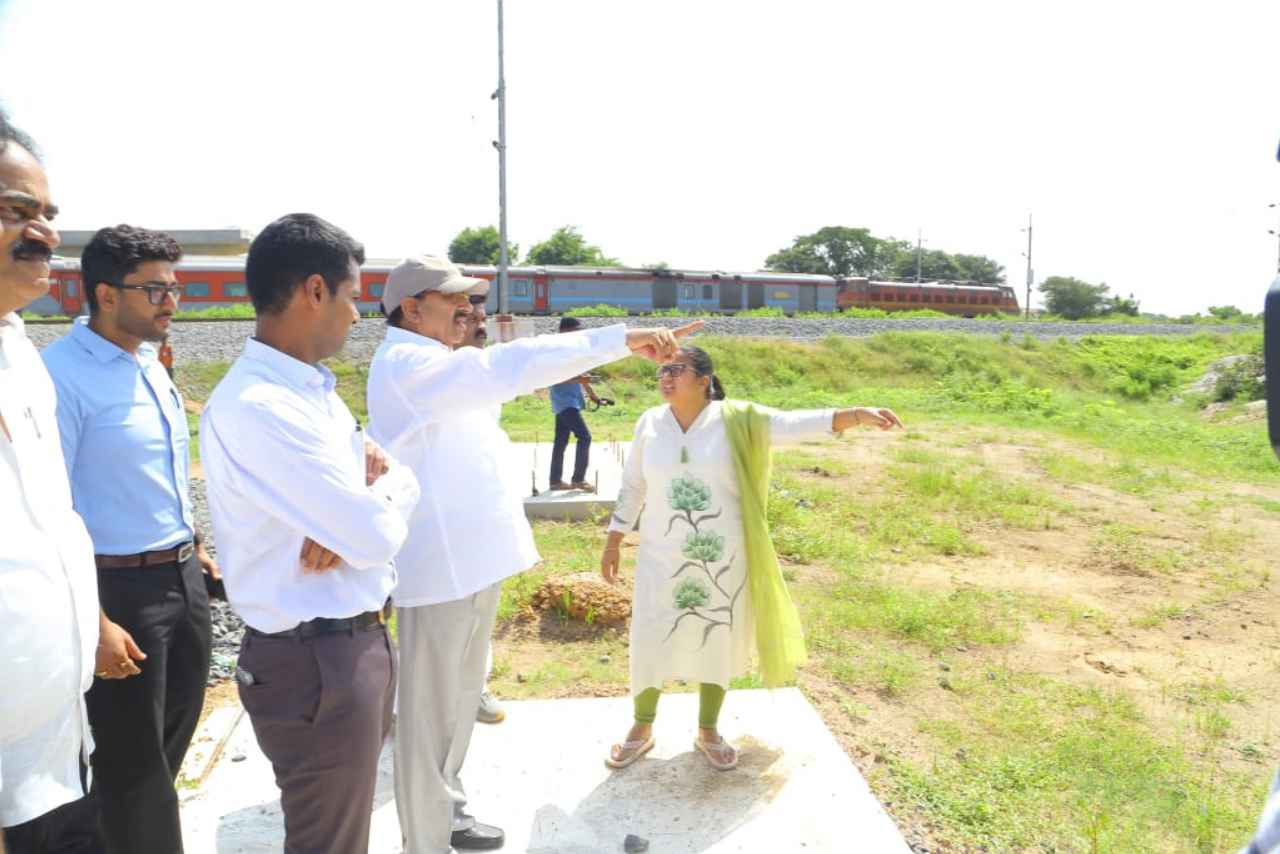 Minister Tummala inspects Khammam-Devarapalli Greenfield Highway